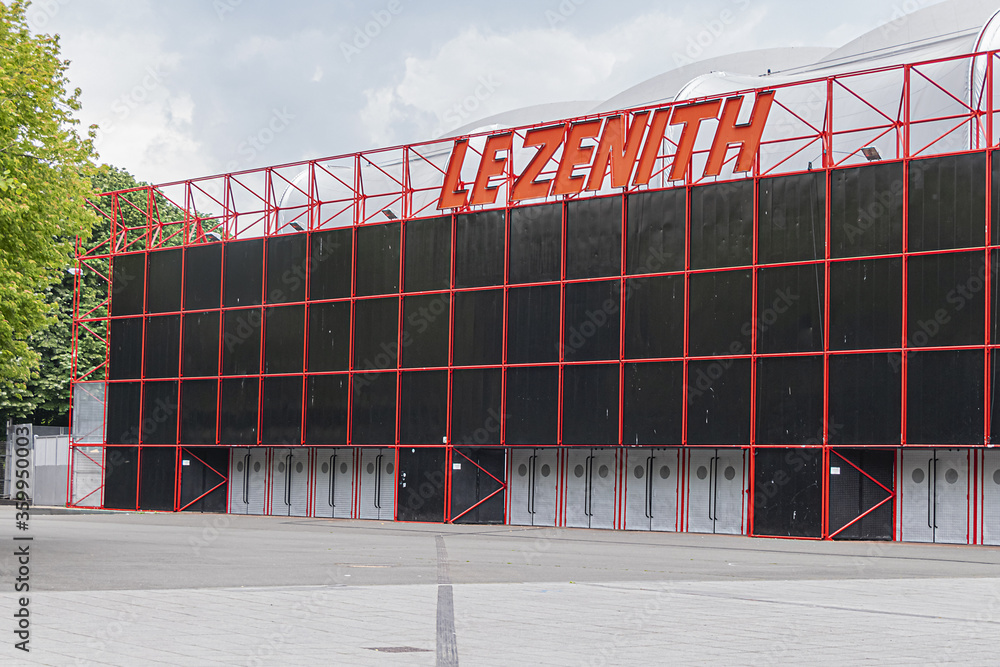 Exceptional architectural design of Le Zenith Paris (1984) - a ...