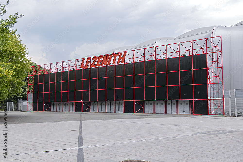 Exceptional architectural design of Le Zenith Paris (1984) - a ...