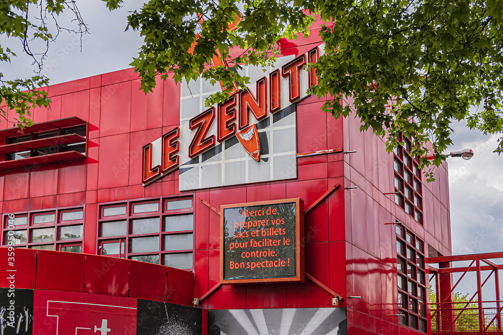 Foto Stock Exceptional architectural design of Le Zenith Paris (1984 ...