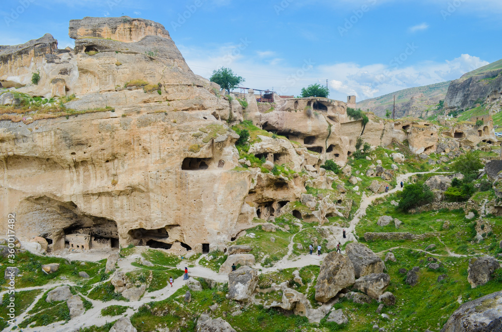 historic Hasankeyf walls, ancient caves and creeks await protection by ...