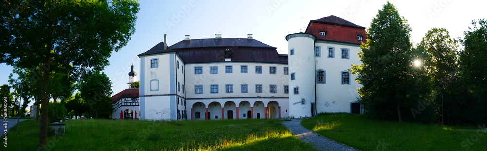 Laupheim, Deutschland: Panorama ums Schloss Großlaupheim Stock Photo ...