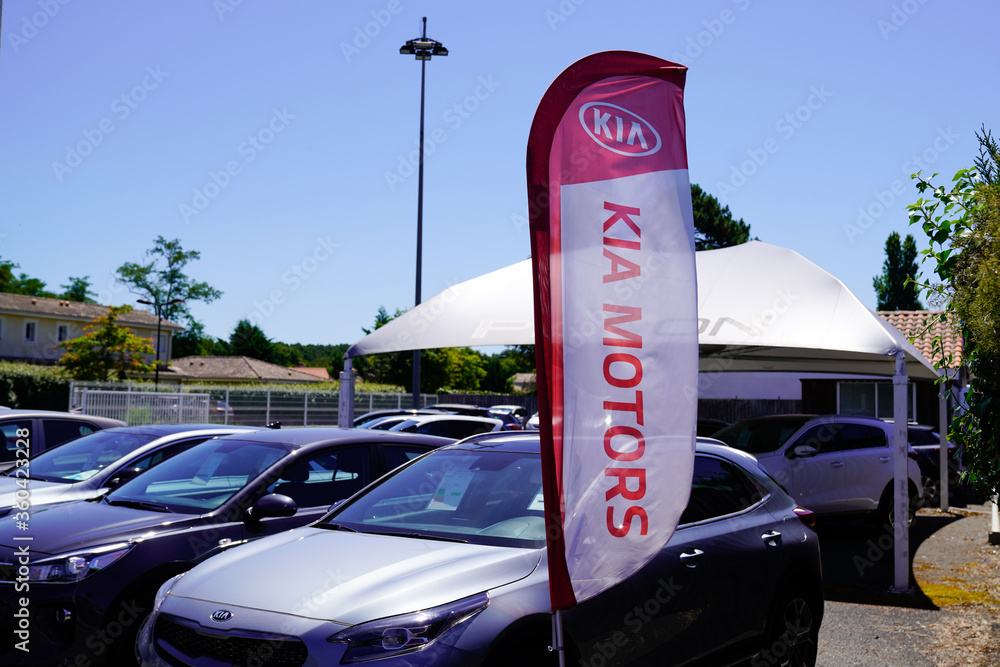 Kia car logo sign on flag on second hands dealership of Korean store of ...