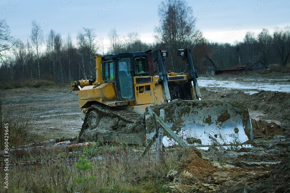 Crawler bulldozer (tractor-mounted dozer) on the construction of the ...