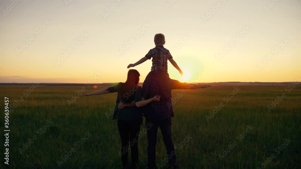 Vidéo Stock Happy family. Family reunion of mom, dad and son. The child ...