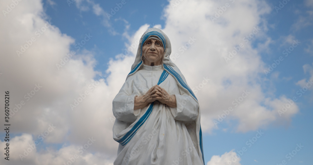 Poster Mother Teresa of Calcutta statue – Wall Art | UkPosters