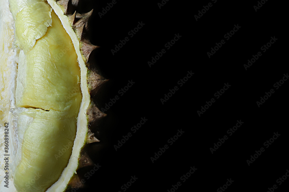 Foto de The Durian fruit cut open to reveal fleshy inside. Durian fruit ...