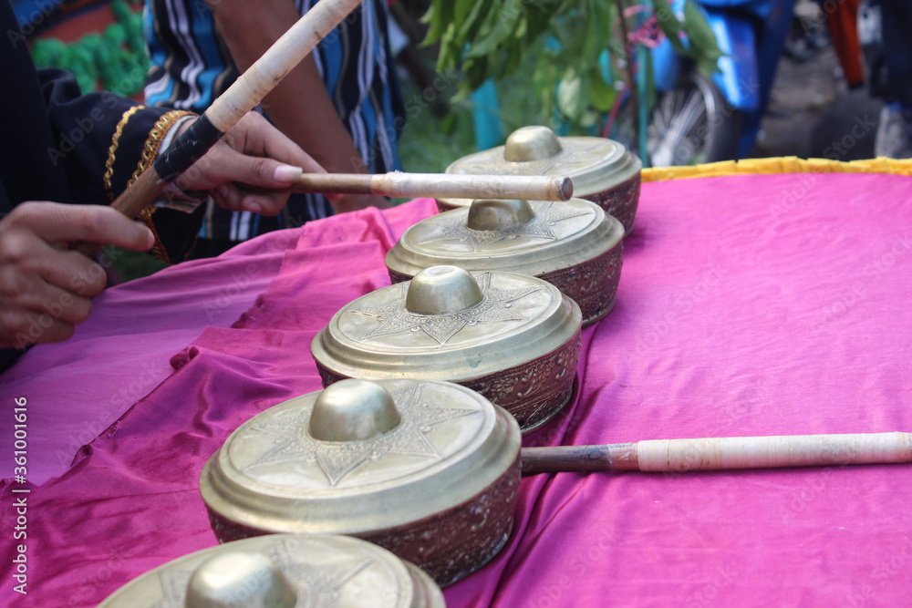 Foto de Talempong (Indonesian spelling) or Caklempong (Malaysian ...