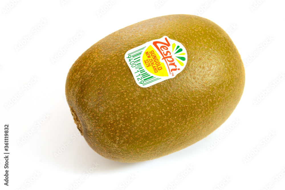 kiwi jaune de marque Zespri sur un fond blanc Stock Photo | Adobe Stock