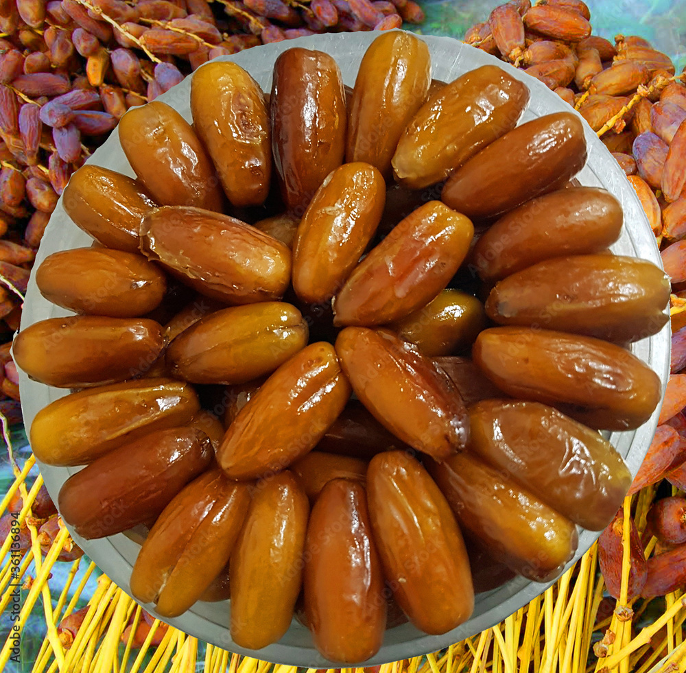 Dattes " deglet nour " d'Algérie Stock Photo | Adobe Stock