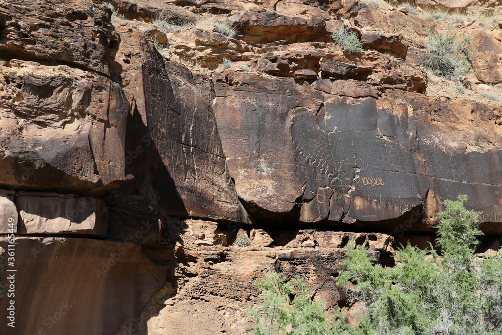 Ancient Native American Indian rock art petroglyph chief Utah 1445 ...