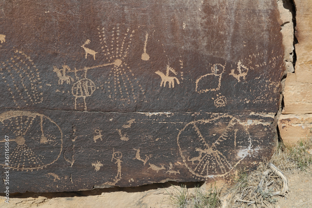 Ancient Native American Indian rock art petroglyph figures Utah 1466 ...