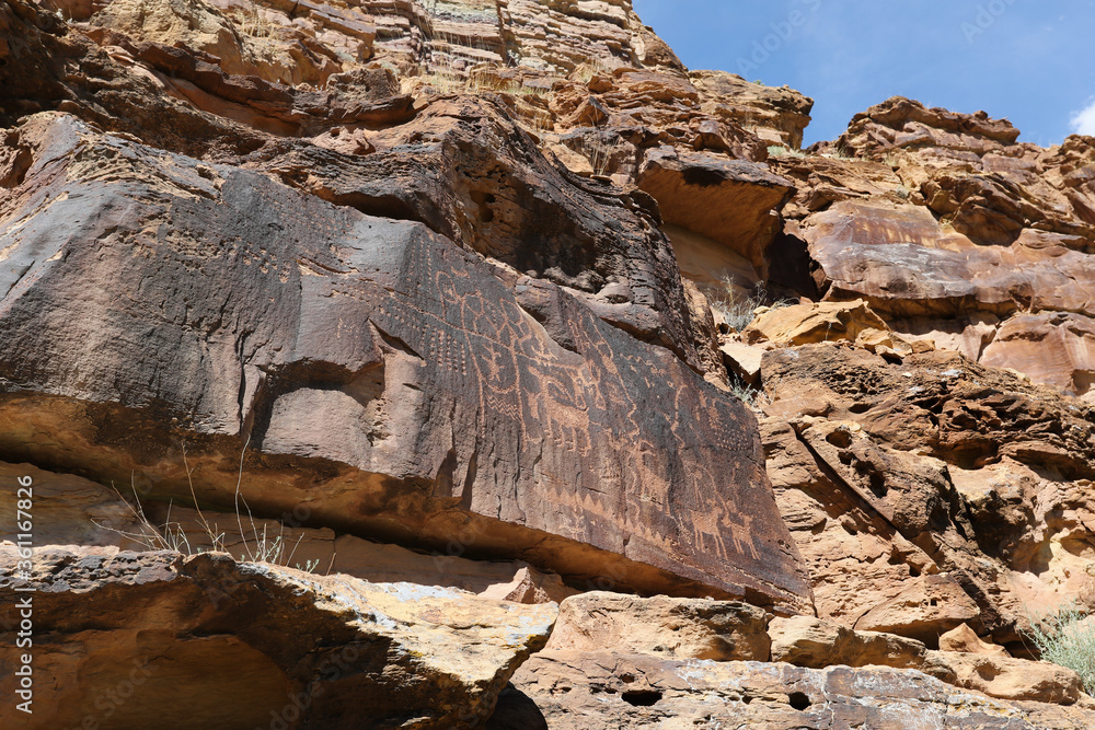 Ancient petroglyph Native American Indian rock art animal herd Utah ...