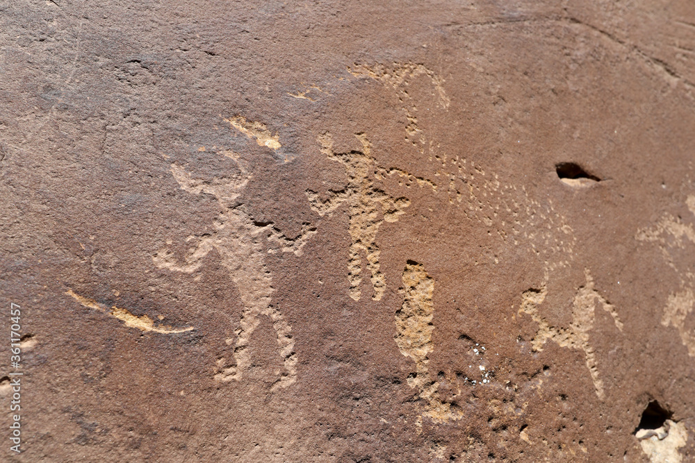 Native American Indian rock petroglyph art head dress Utah 1395. Nine ...