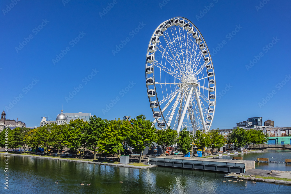 Foto de The Montreal Observation Wheel or Great Wheel of Montreal ...