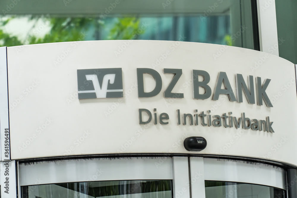 Foto de Frankfurt am Main, Germany - June 28, 2020: DZ Bank ...