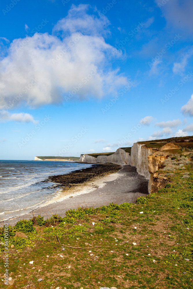 Beach and cliff at the white cliffs of Dover on the English coast ...