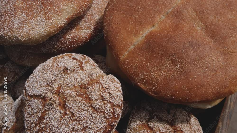Vidéo Stock Pile of traditional Moroccan, Arab flatbread whole-grain ...