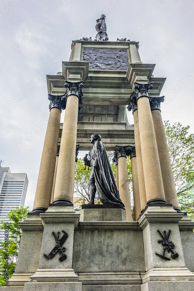 Foto de Monument to Sir John Alexander Macdonald - statue of Canada's ...