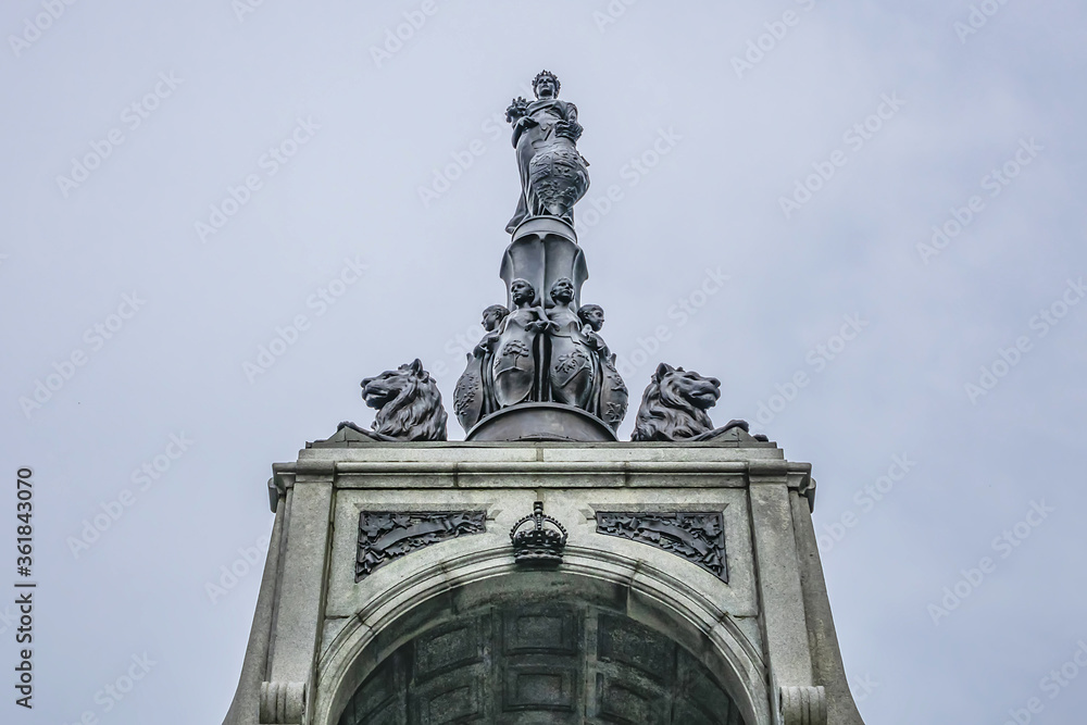 Foto de Monument to Sir John Alexander Macdonald - statue of Canada's ...