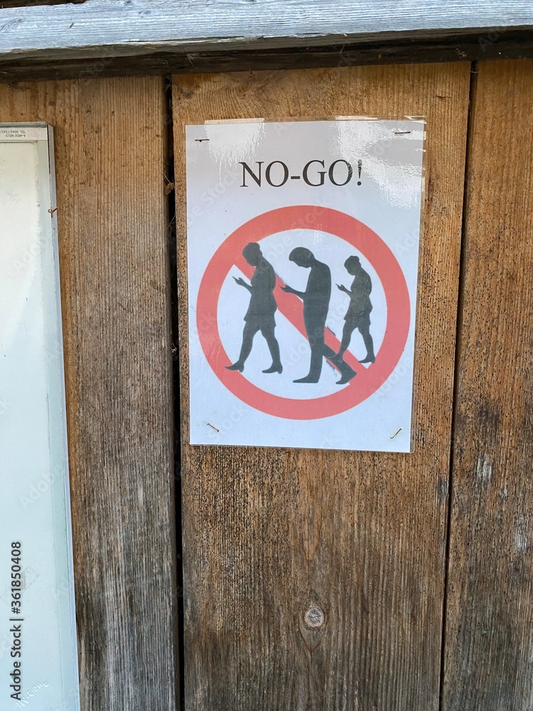 no go zeichen verbot handy tür Stock Photo | Adobe Stock
