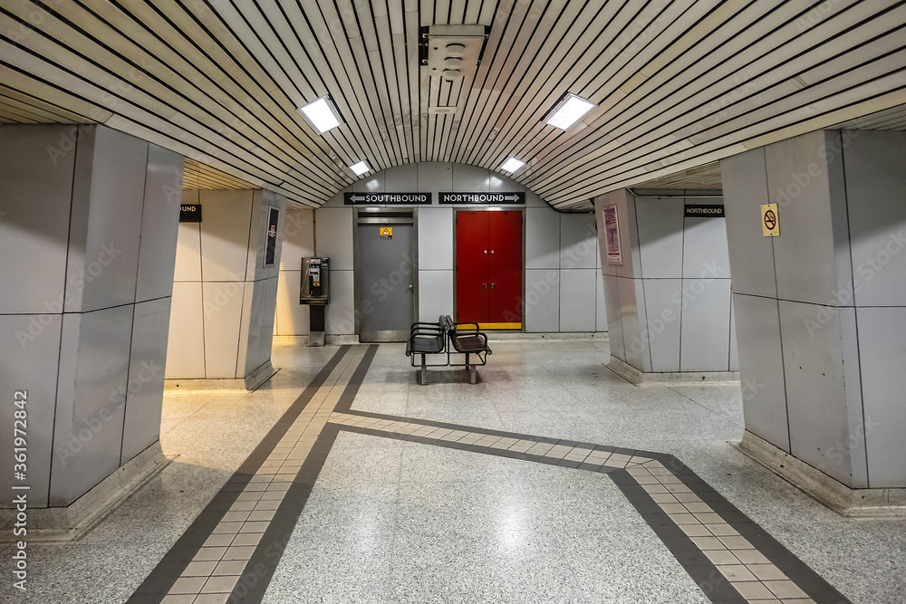 Subway station platform Queen's Park in Toronto. Toronto subway and RT ...