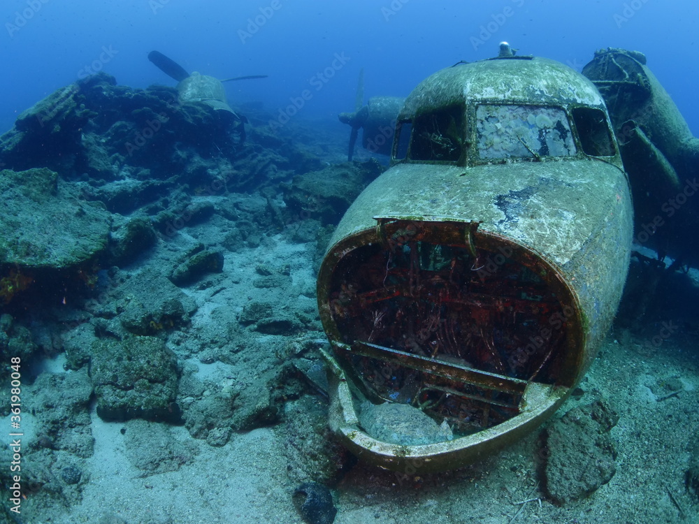 exploring airplane wreck underwater taking photos of c47 dakota ...