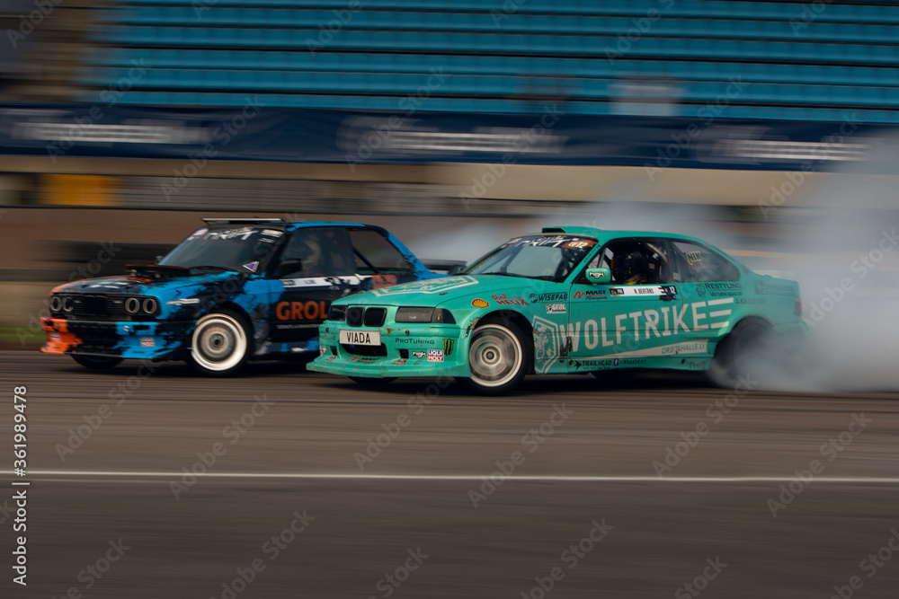 BMW M3 E36 go fast in drift foto de Stock | Adobe Stock