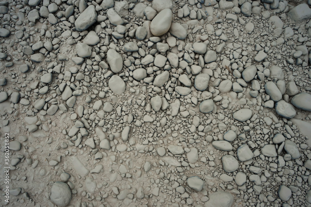 Foto de Textura de piedras de río cubiertas de arena seca. Canto rodado ...