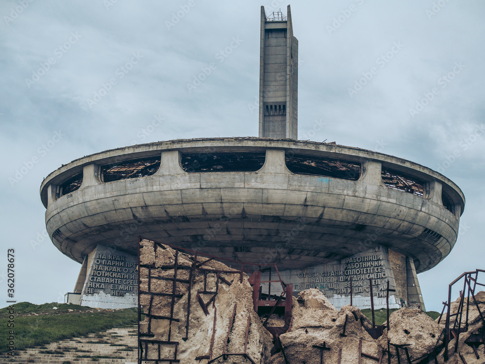 Symbol of the collapse of the USSR. Abandoned, collapsing monument UFO ...