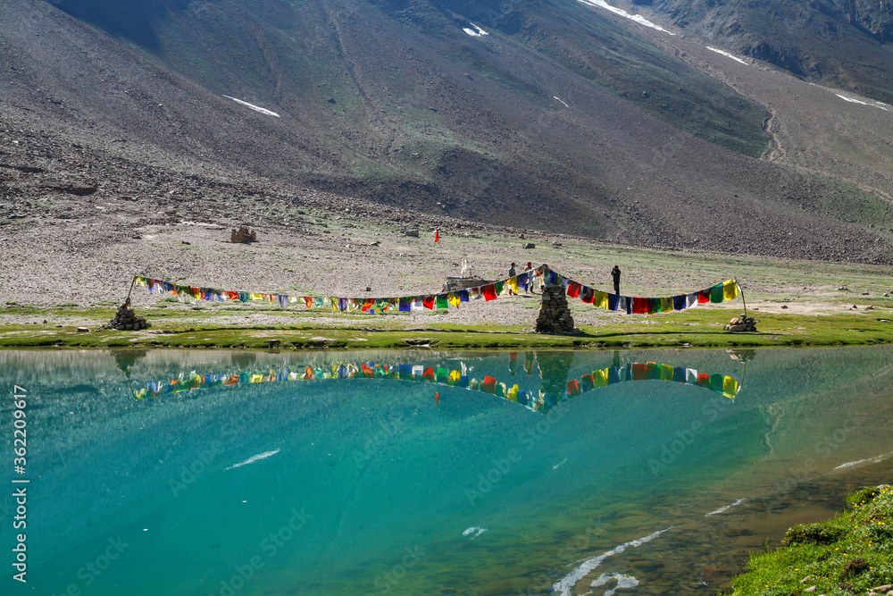 Foto de Chandratal Lake is a high altitude lake in Spiti Valley, India ...