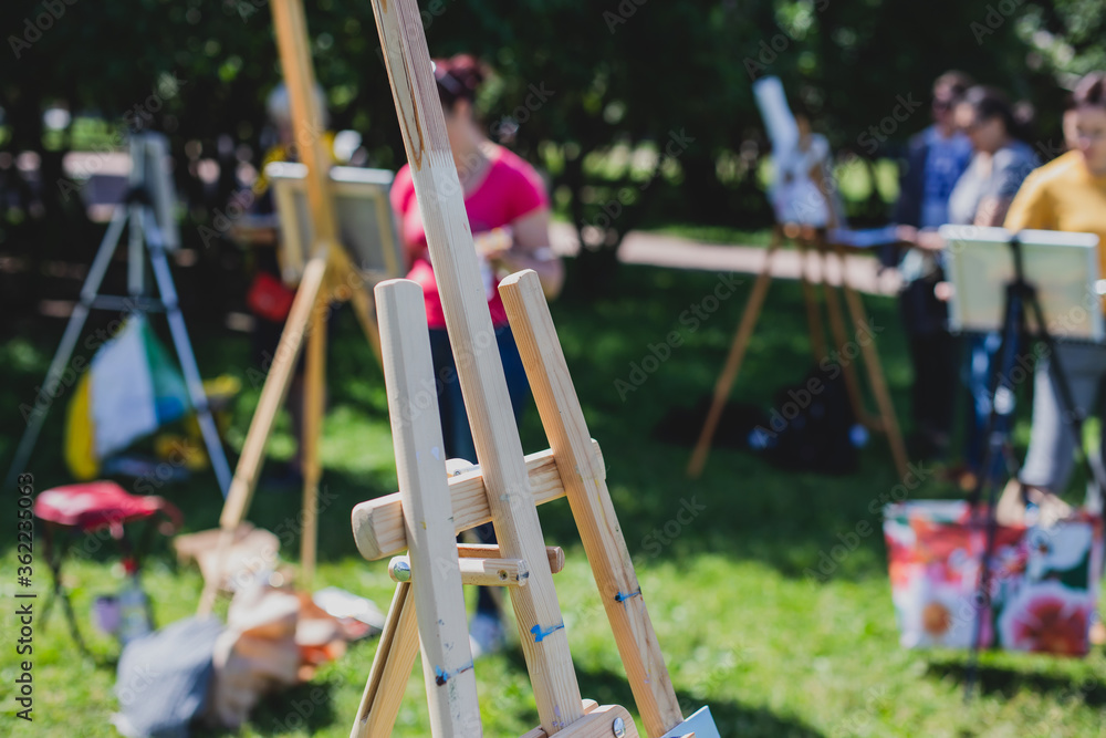 Process of plein air painting, group class of adult talented students ...