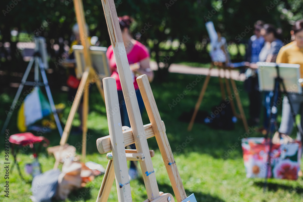 Process of plein air painting, group class of adult talented students ...