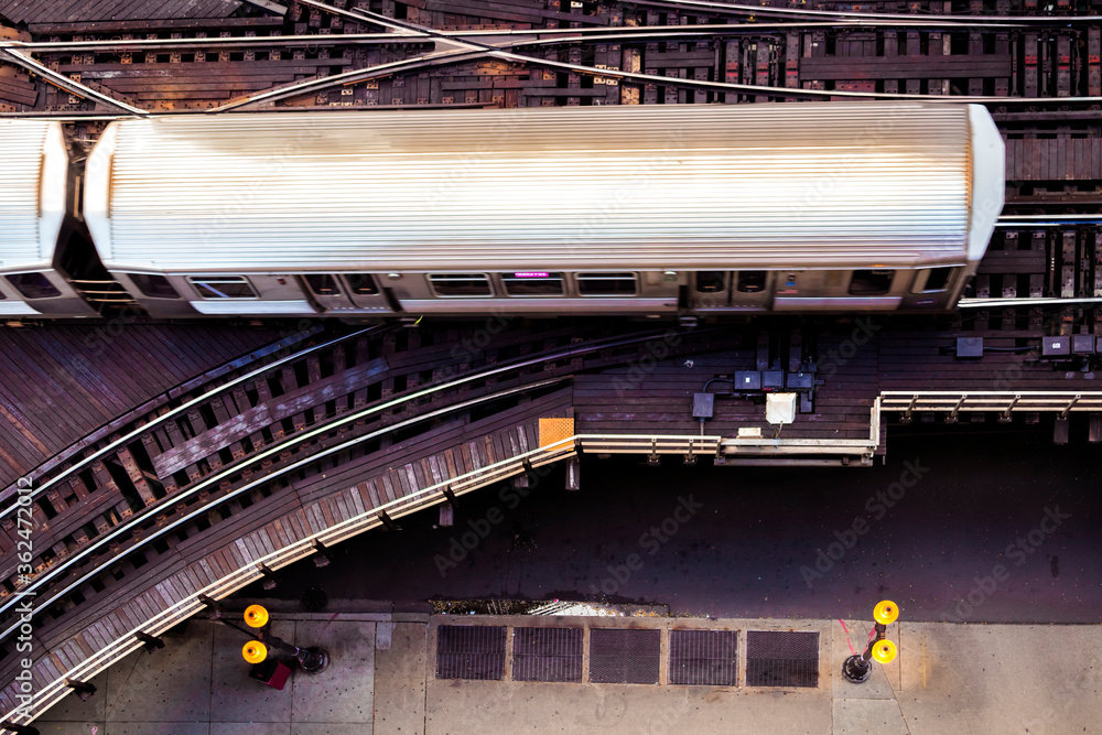 Chicago transit train on an elevated platform in downtown Chicago Stock ...