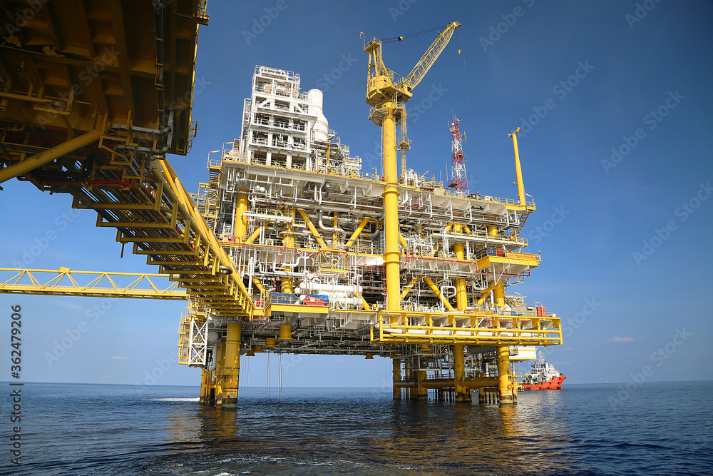Foto de Offshore construction platform for production oil and gas. Oil ...