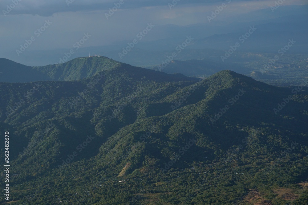 Vista de cráter de volcán de Chinameca en El Salvador, volcán inactivo ...