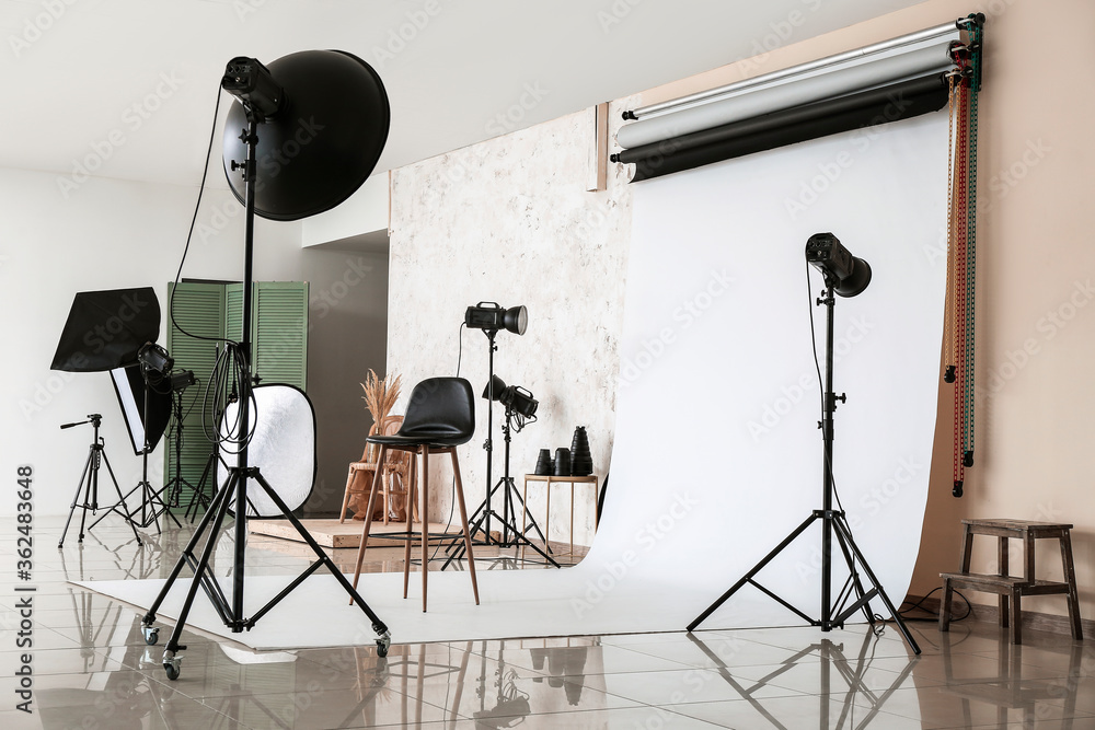 Interior of photo studio with modern equipment foto de Stock | Adobe Stock