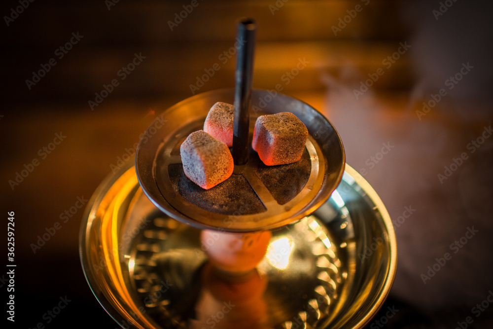 Shisha-Kohle auf einem Kopf-Sieb einer Wasserpfeife Shisha Hookah Stock Photo | Adobe Stock