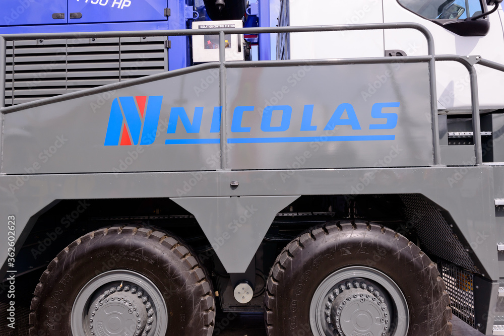 nicolas tractomas, hevay duty tractor shown at the bauma in munich ...