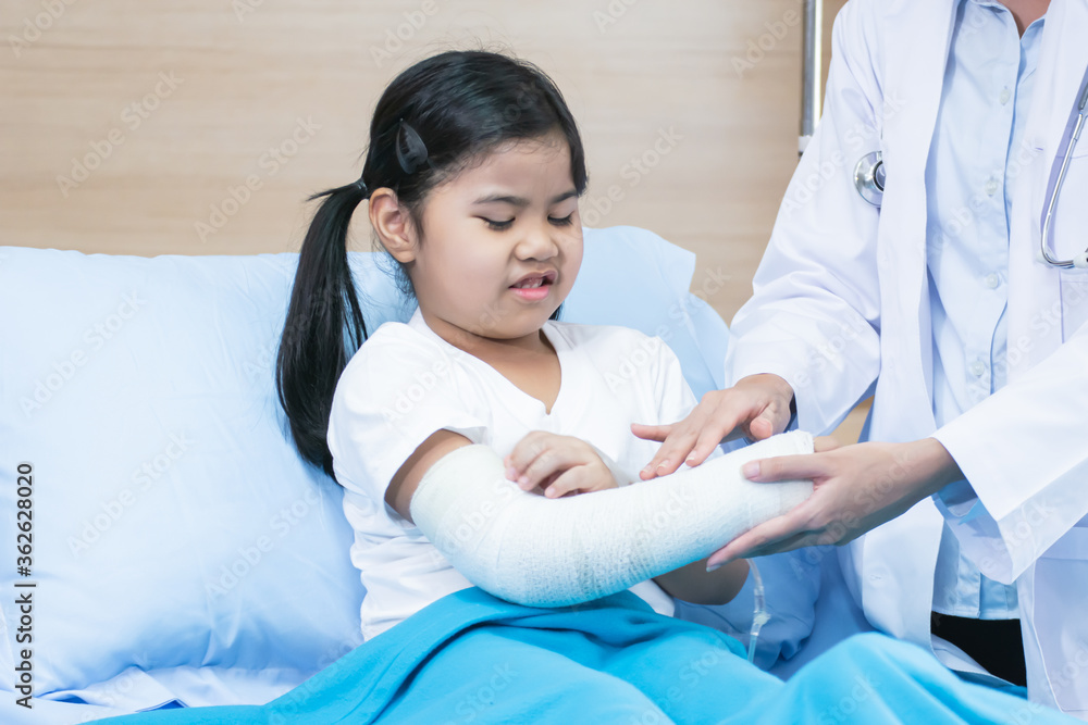 Little girl wearing cast on her broken arm Stock Photo | Adobe Stock