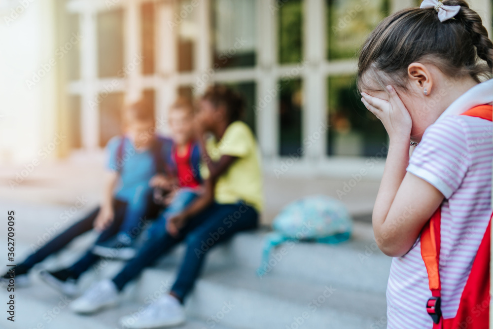 Foto de Schoolchildren isolation at primary school and bullying concept ...