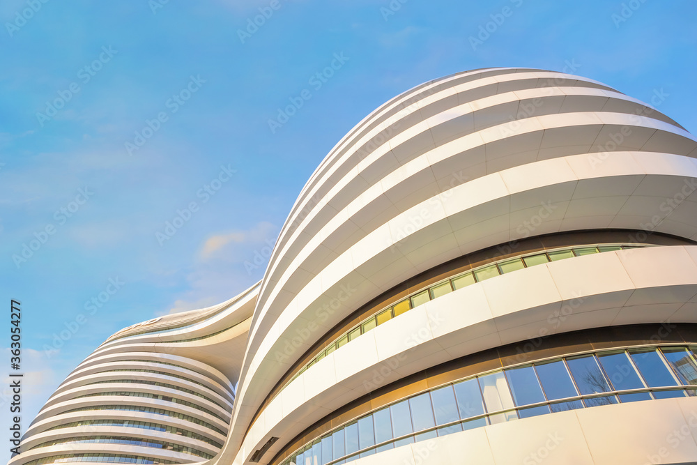 Foto de Beijing, China - Jan 12 2020: Galaxy Soho Building is an urban ...