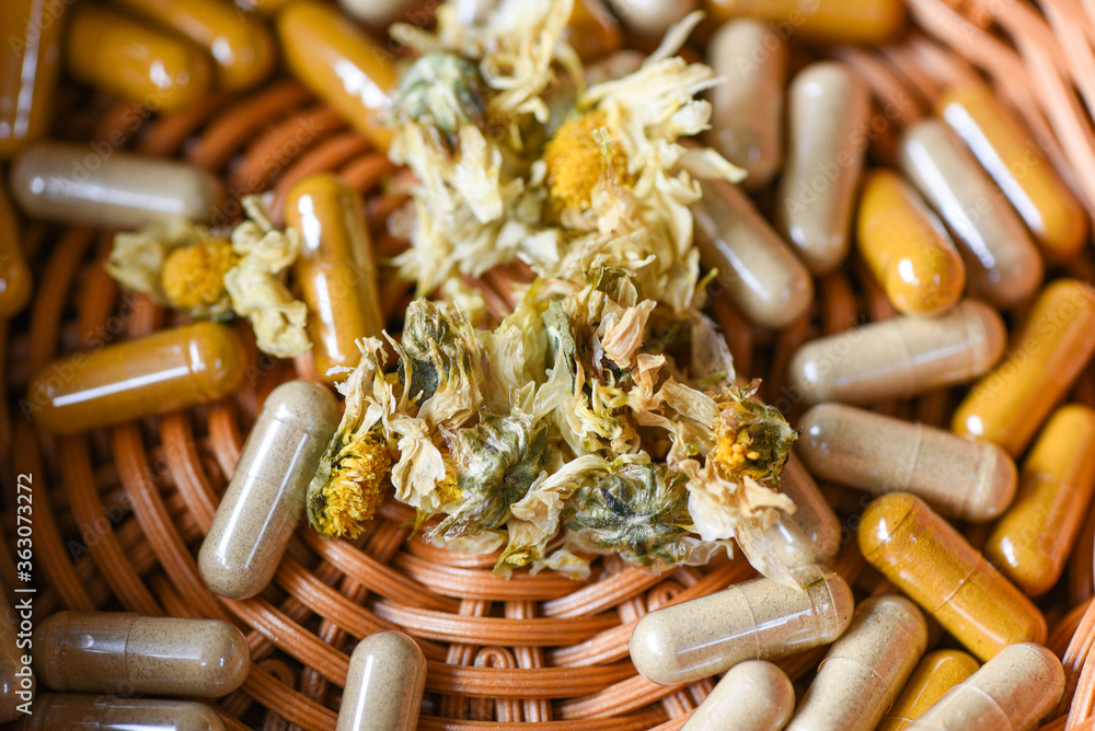 Herbal capsules from herbs healthy lifestyle - Herbal medicine extract ...