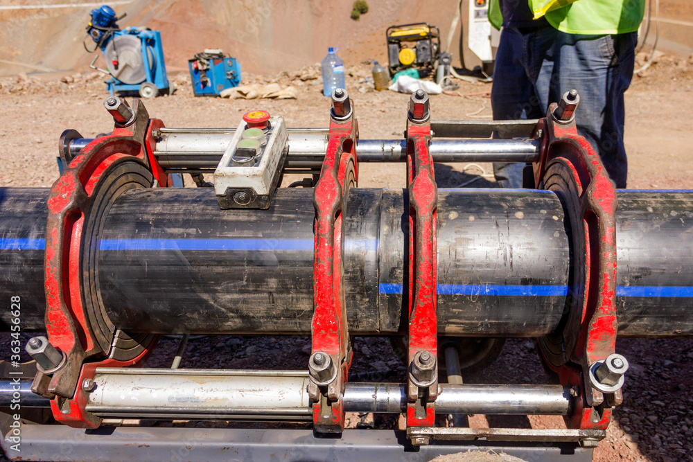 Polyethylene welder preparation for welding to pipes with polyethylene ...