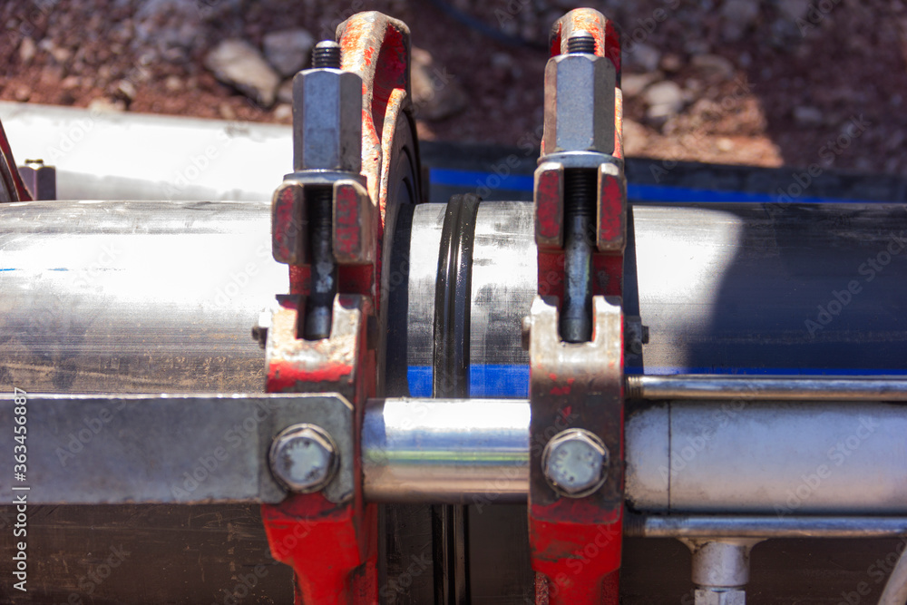Polyethylene welder preparation for welding to pipes with polyethylene ...