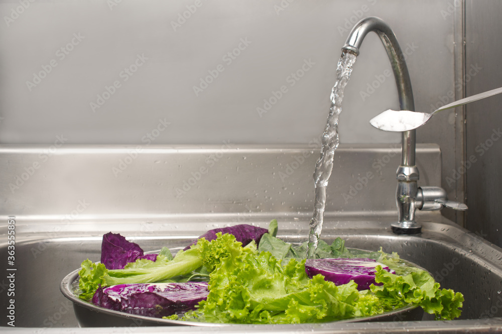 soak vegetables in water mixed with baking soda can remove insecticide ...