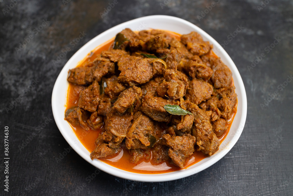 Foto de Beef fry curry roast mutton curry meat dish Kerala, India. Hot ...