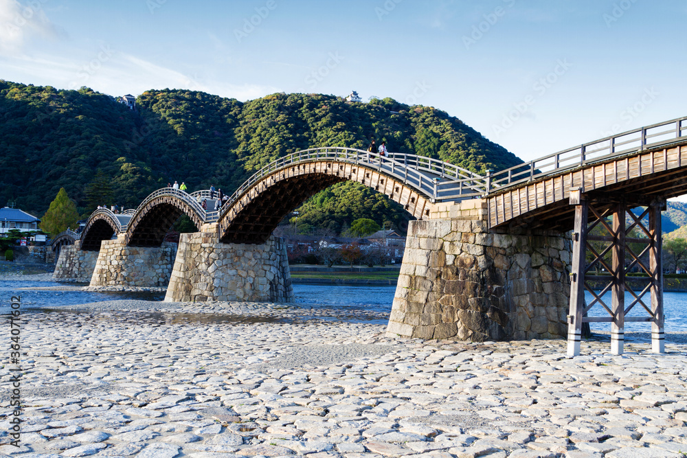 IWAKUNI, JAPAN - NOVEMBER 25, 2015: Kintai Bridge (Kintaikyo) Famous ...