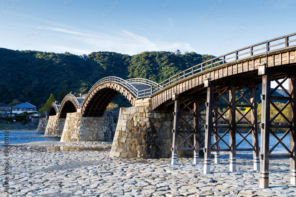 IWAKUNI, JAPAN - NOVEMBER 25, 2015: Kintai Bridge (Kintaikyo) Famous ...