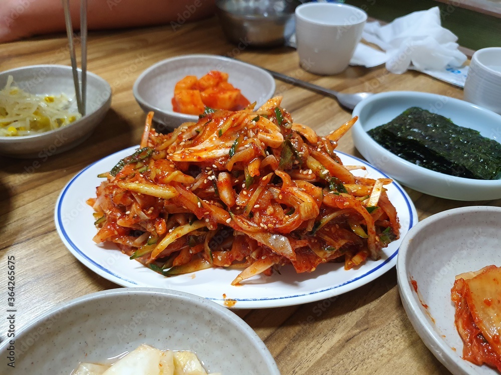 Foto de Mokpo-si, South Korea - 6th July 2020 : Raw Croaker, which is ...