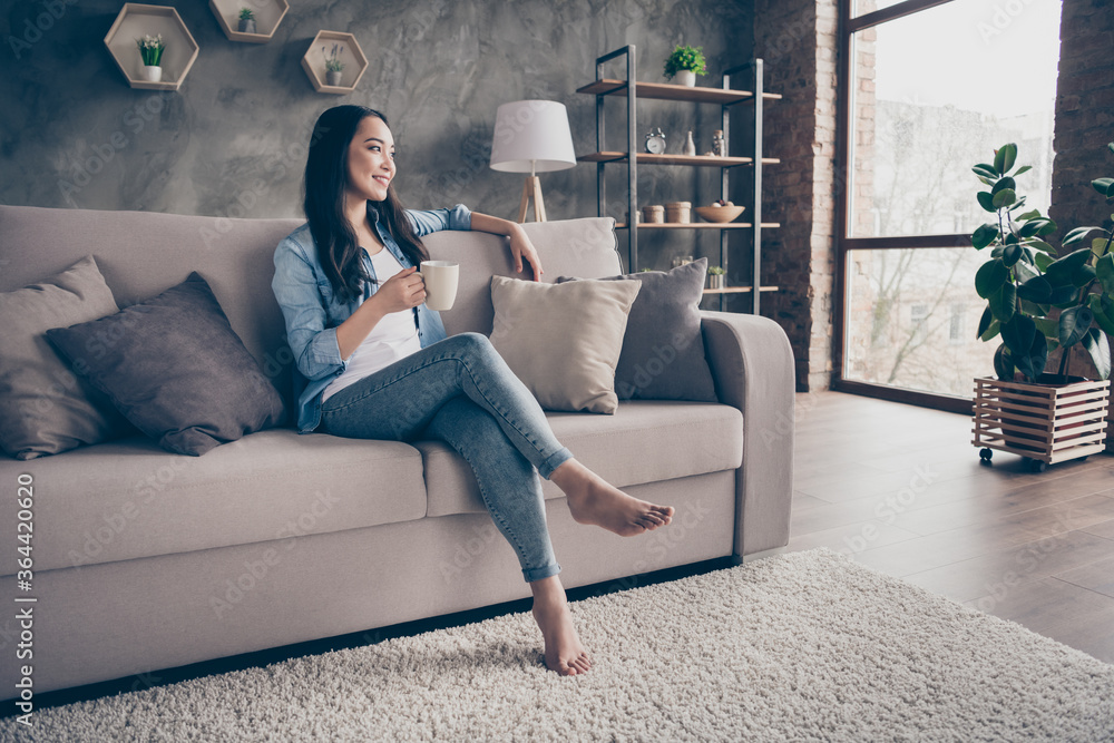 Portrait of her she nice attractive lovely charming cheerful dreamy ...